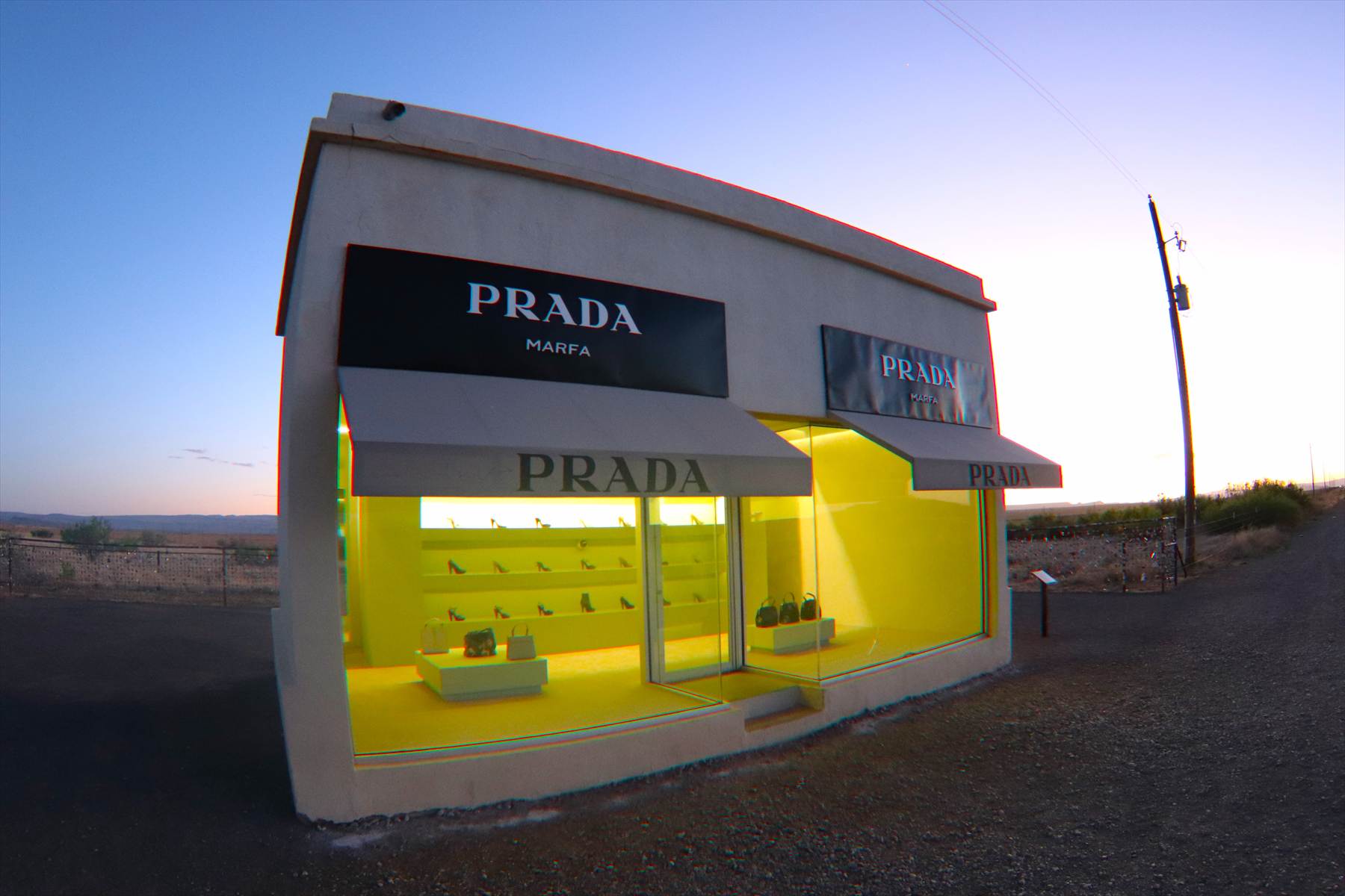 Prada Marfa (Texas, USA)_Land Art in the wilderness | To Reset